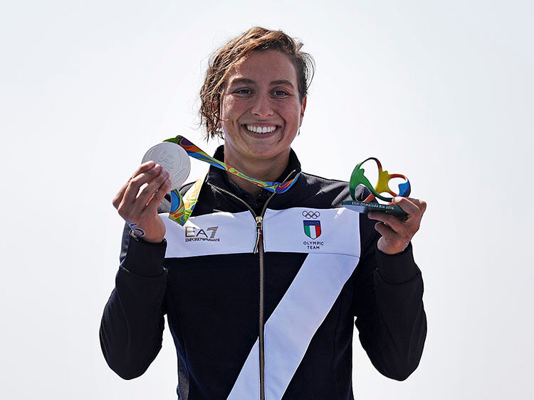 Olympic swimmer dedicates silver medal to girlfriend - LGBTQ Nation