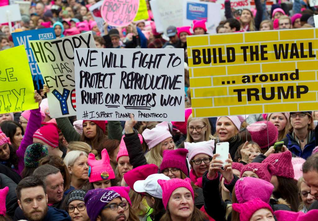 Women's March on Washington draws hundreds of thousands in D.C., around ...