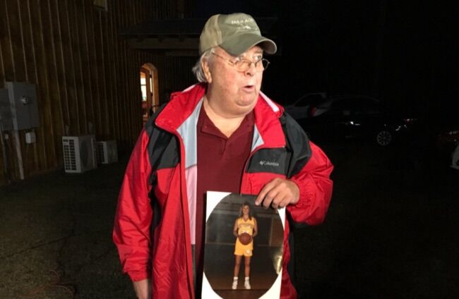 This dad's quiet protest of Roy Moore has gone viral for a good reason ...