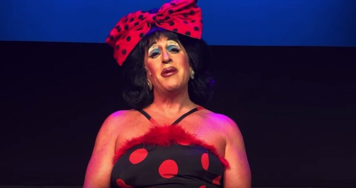 This drag queen broke character & it brought the audience to tears ...