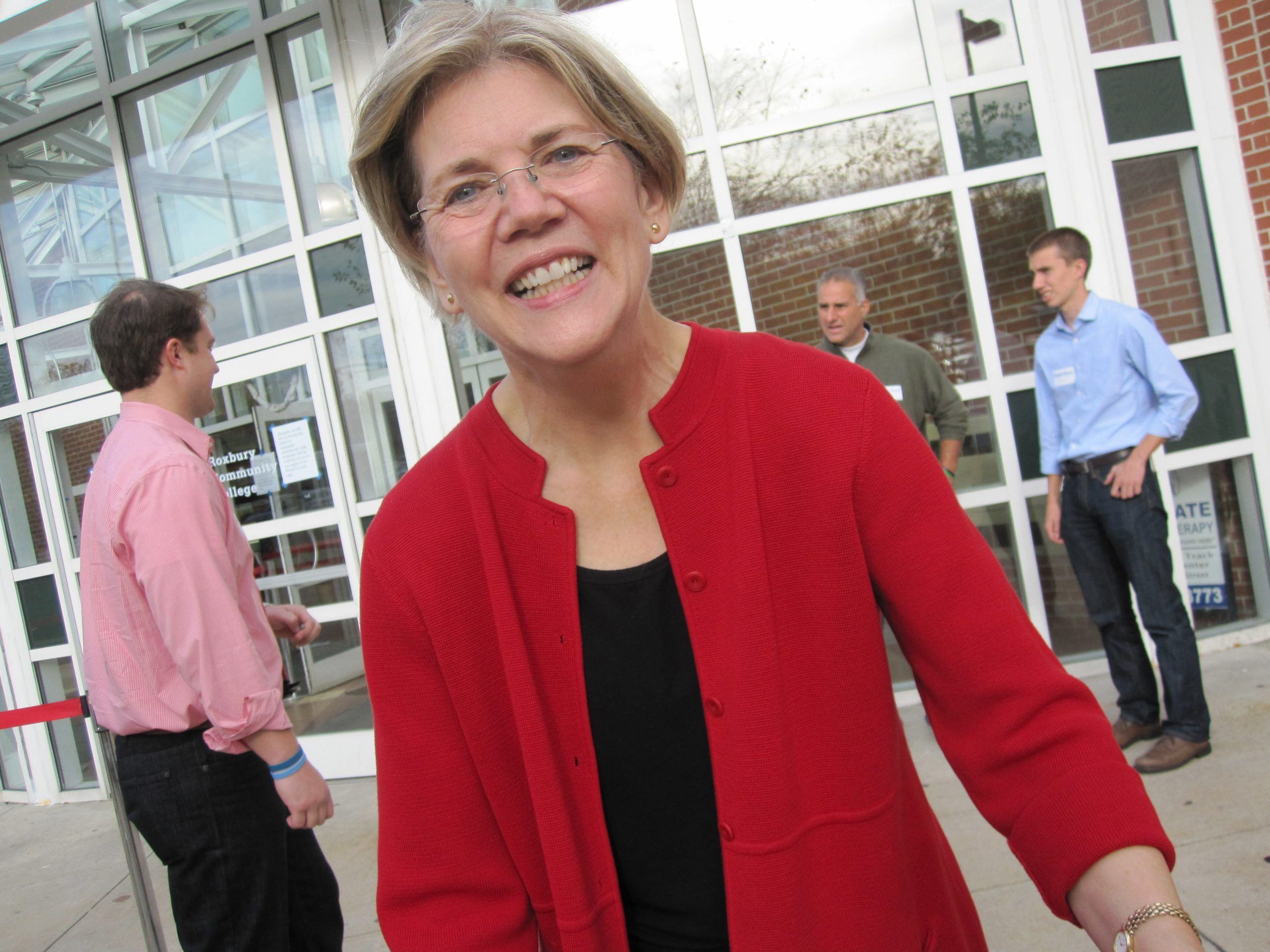 Elizabeth Warren had an emotional moment with a queer teen during a ...