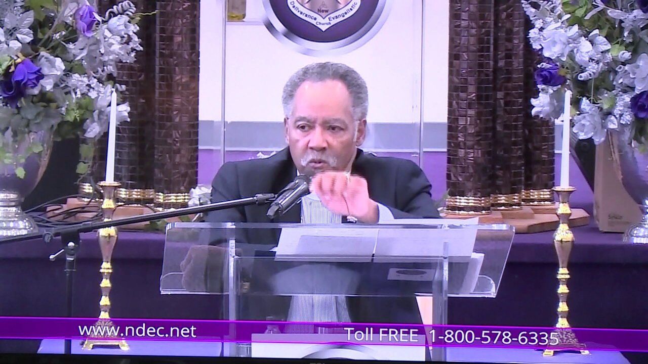 Defiant pastor who kept church open despite coronavirus warnings dies a ...