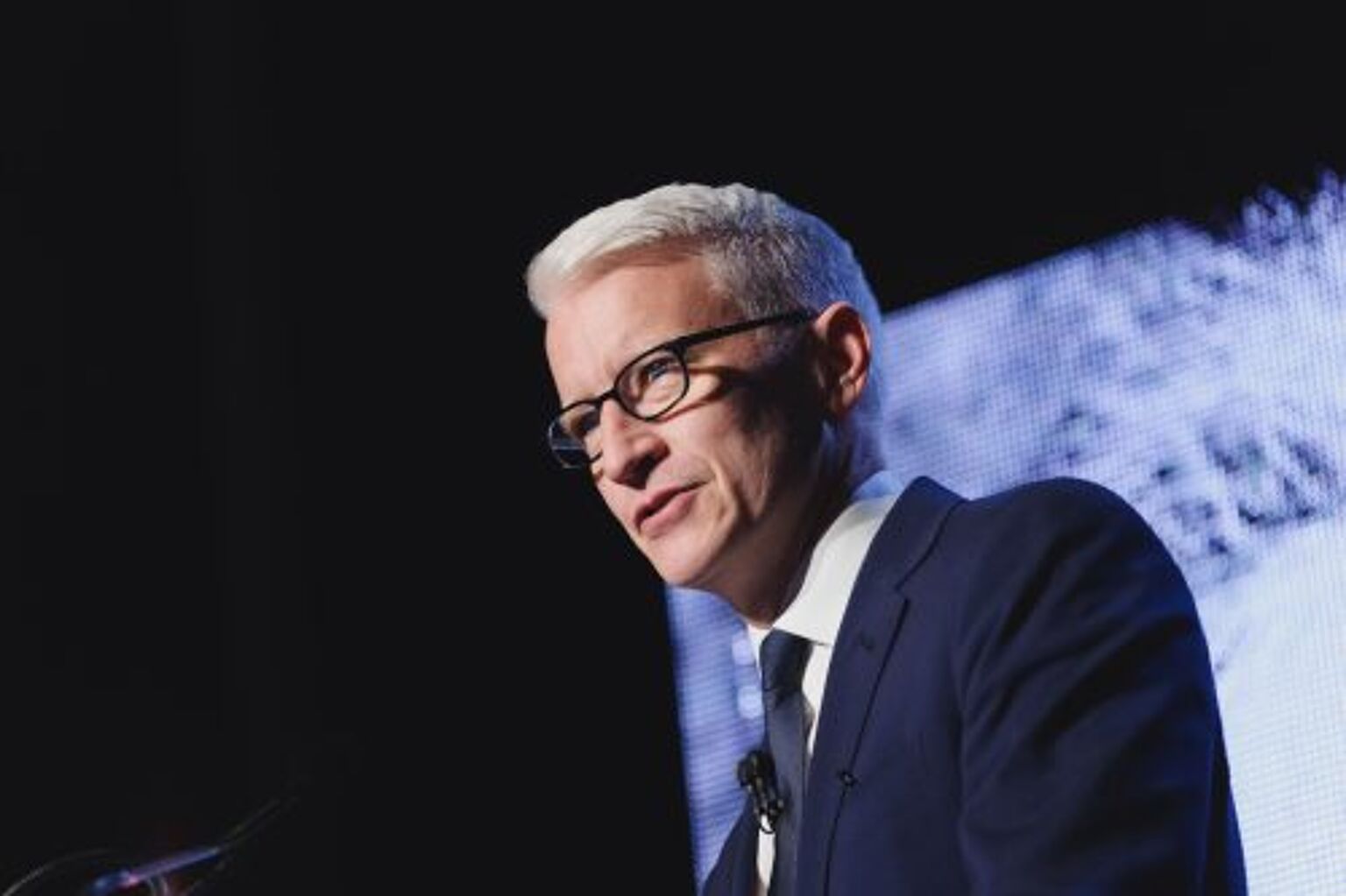 These 20 LGBTQ+ news anchors & journalists are changing our worldviews ...