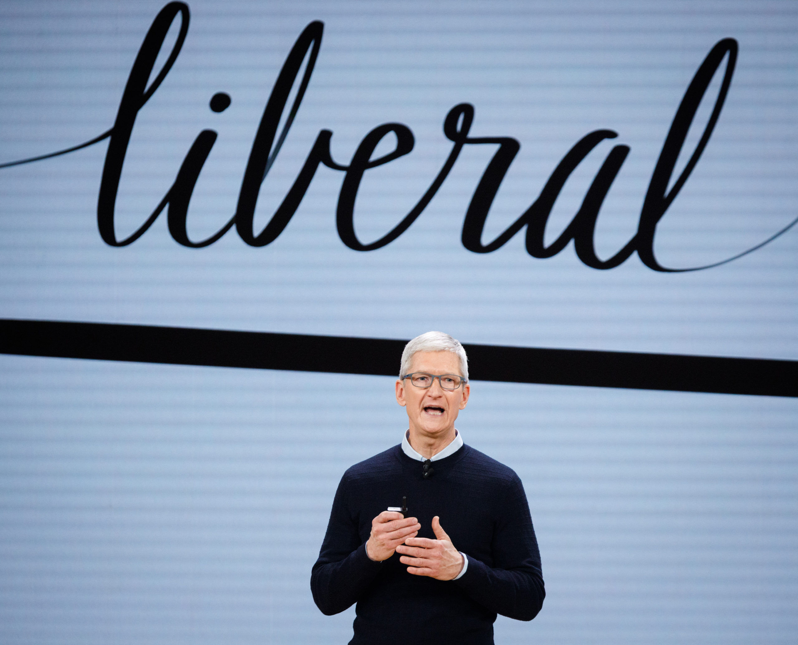 Apple CEO Tim Cook quietly added his pronouns to his Twitter profile ...