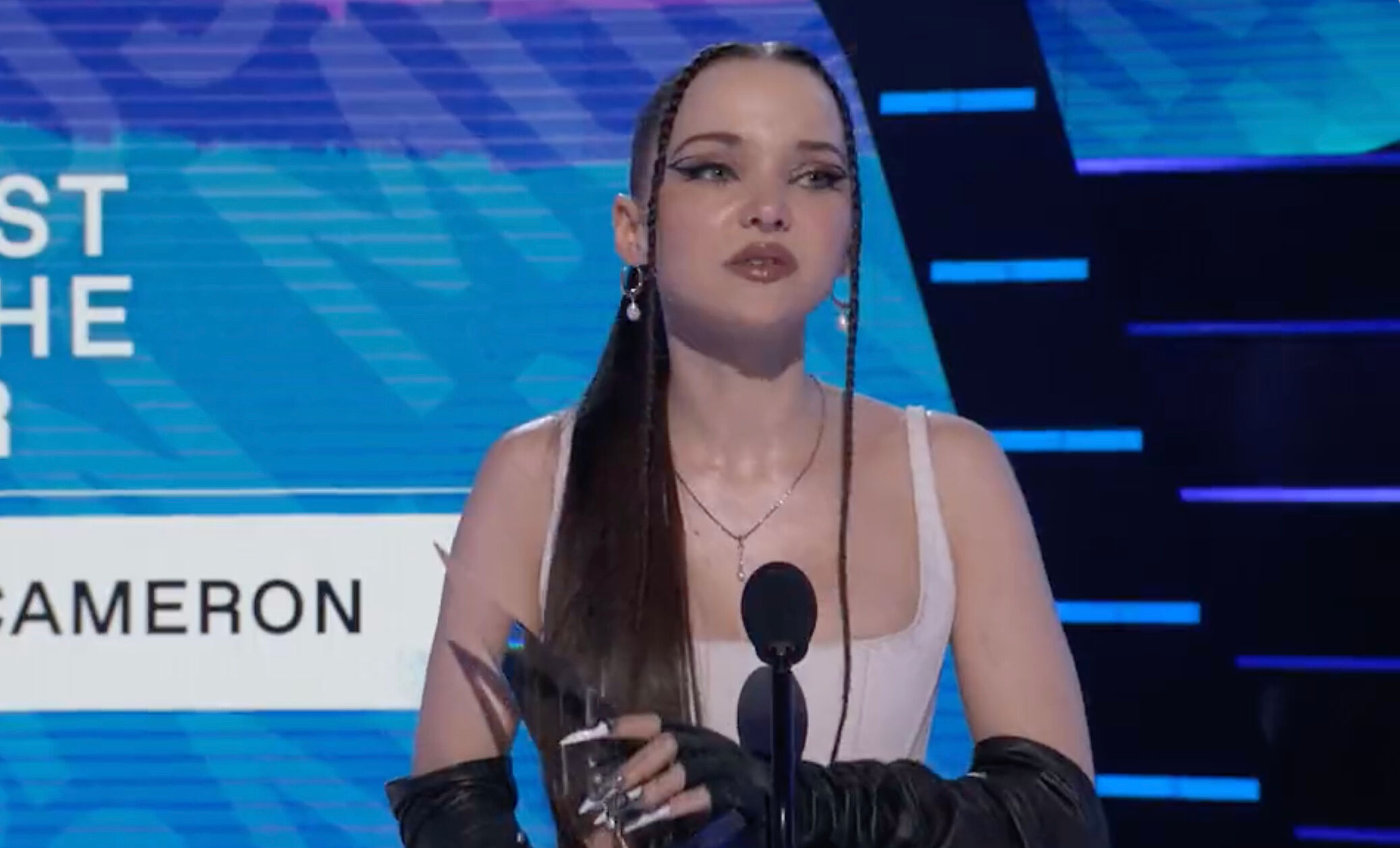 Out singer Dove Cameron’s AMA speech about the Club Q victims will ...