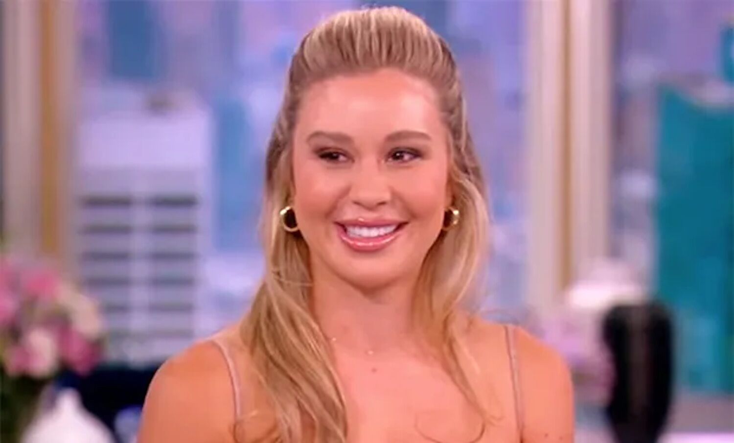 "Bachelorette" star Gabby Windey comes out - LGBTQ Nation