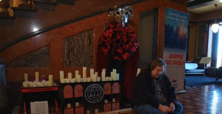 Ron DeSantis pledges to help man who destroyed Satanic holiday display ...