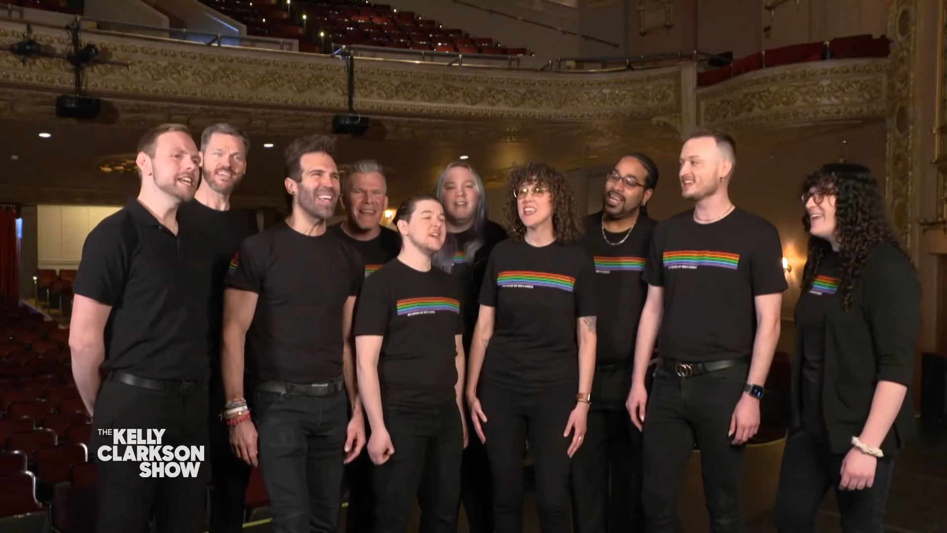 Kelly Clarkson asks gay men's chorus to sing for her after learning ...