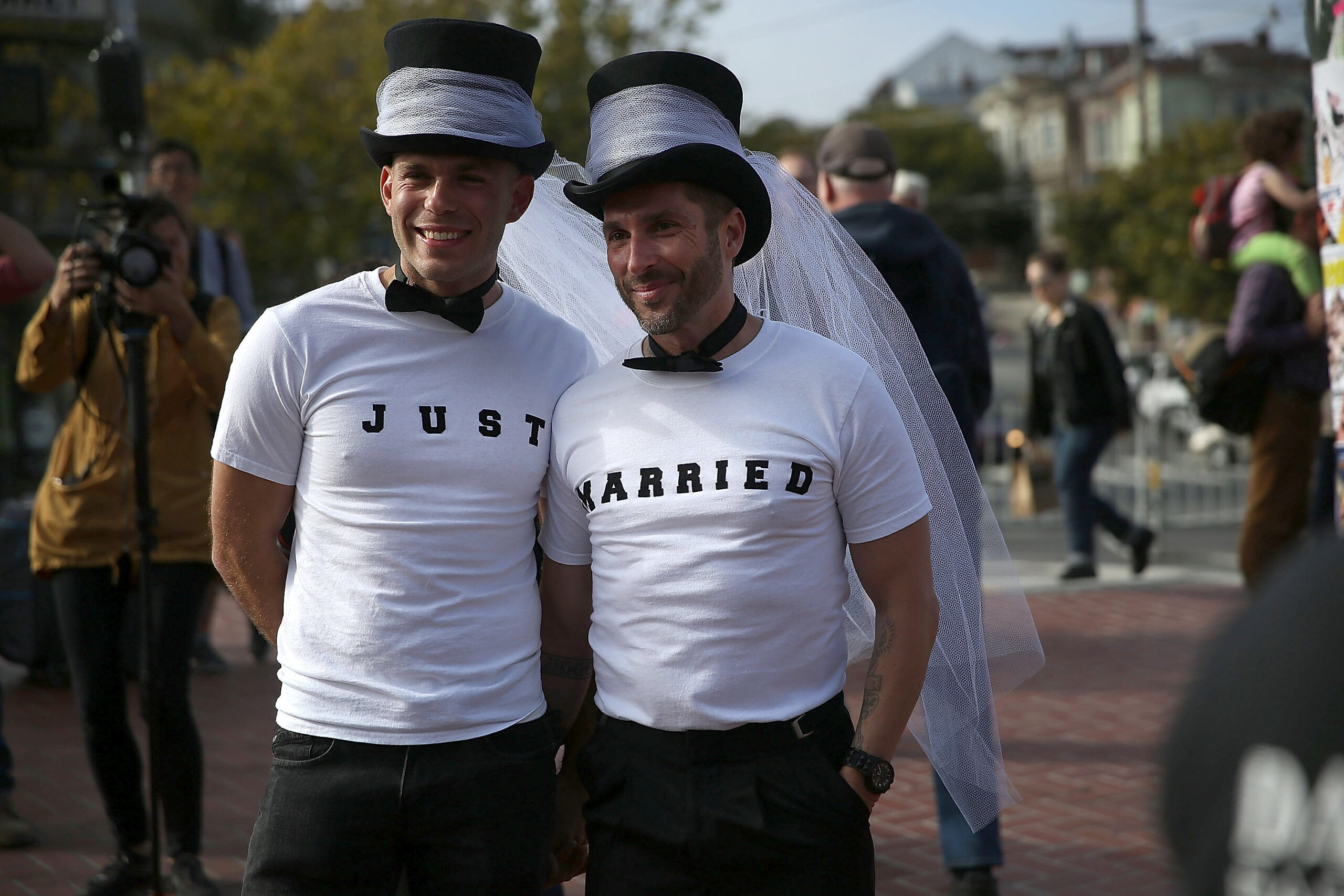 This gay couple celebrated in style the historic moment marriage ...