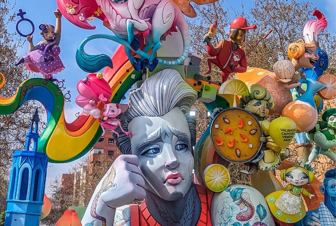 You won't believe this amazing sculpture that depicts LGBTQ+ life with ...